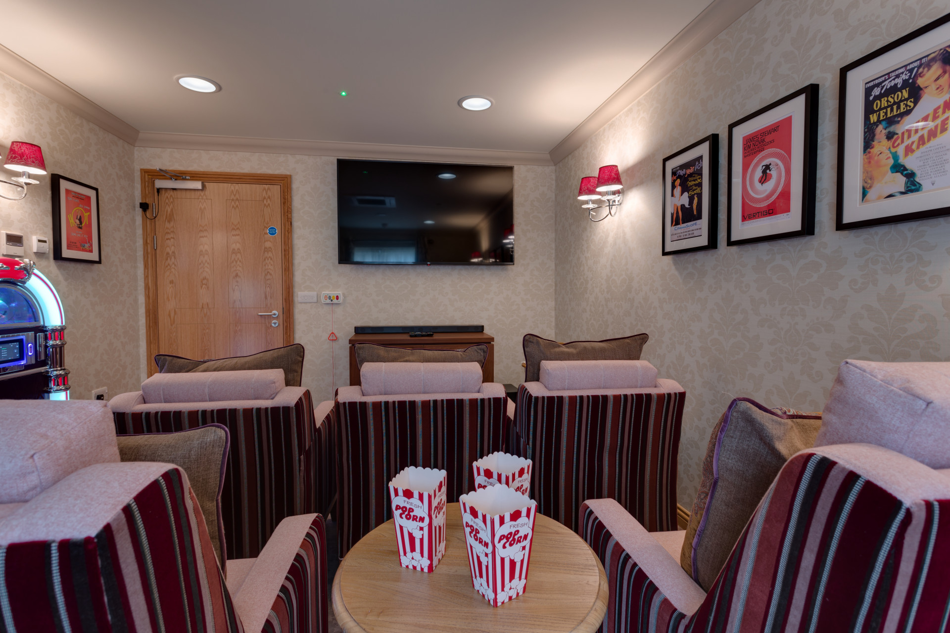 Foxbridge House celebrates successful arty open day | Care UK