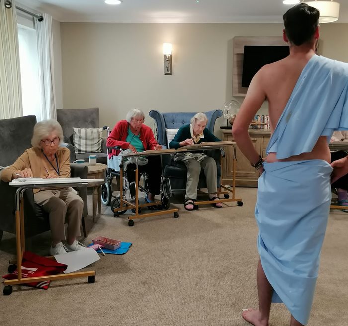 Drawing in a crowd – Care home residents enjoy quirky art session | Care UK
