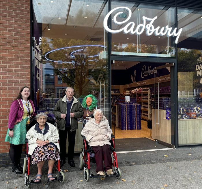Choc-obsessed Horndean care home resident enjoys sweetest day of her ...