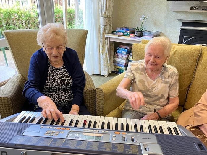 Striking a chord – music therapy’s a hit at Sevenoaks care home | Care UK